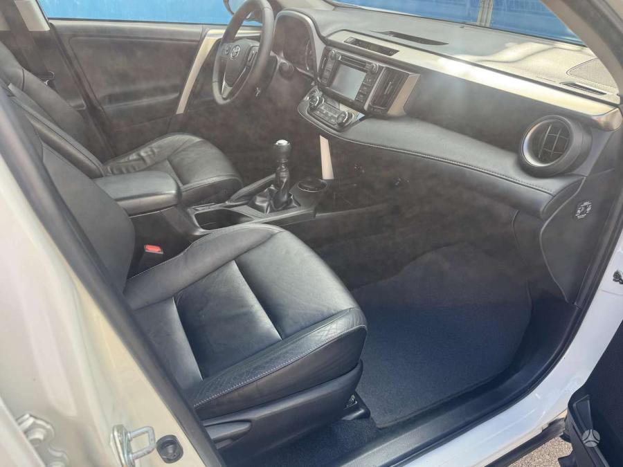 Balts Toyota RAV4 2014 Kauņa, ar dzinēja tilpumu 2.23 L un nobraukumu 212 tūkst. km par 11900 €, foto 9 vietnē AUTOMOTO.COM.LV