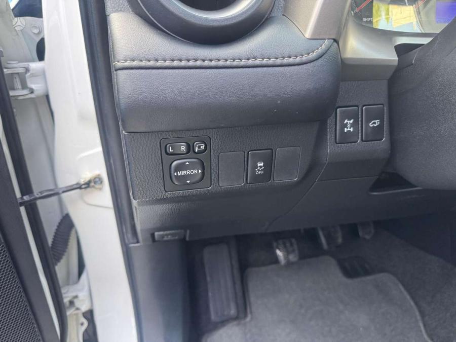 Balts Toyota RAV4 2014 Kauņa, ar dzinēja tilpumu 2.23 L un nobraukumu 212 tūkst. km par 11900 €, foto 21 vietnē AUTOMOTO.COM.LV