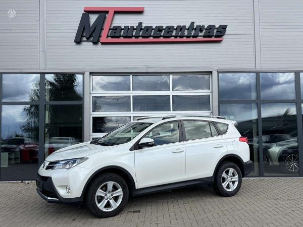 White Toyota RAV4 2014 in Vilnius, with an engine capacity of 2.00 L and mileage of 238 thousand km for 12000 €, photo 1 on AUTOMOTO.COM.LV