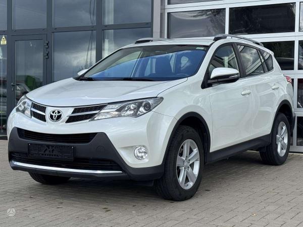 White Toyota RAV4 2014 in Vilnius, with an engine capacity of 2.00 L and mileage of 238 thousand km for 12000 €, photo 5 on AUTOMOTO.COM.LV