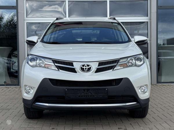 White Toyota RAV4 2014 in Vilnius, with an engine capacity of 2.00 L and mileage of 238 thousand km for 12000 €, photo 6 on AUTOMOTO.COM.LV