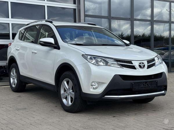 White Toyota RAV4 2014 in Vilnius, with an engine capacity of 2.00 L and mileage of 238 thousand km for 12000 €, photo 8 on AUTOMOTO.COM.LV