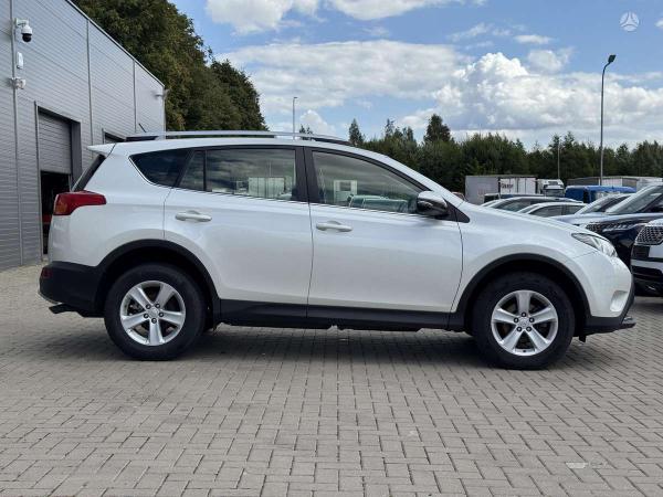 White Toyota RAV4 2014 in Vilnius, with an engine capacity of 2.00 L and mileage of 238 thousand km for 12000 €, photo 11 on AUTOMOTO.COM.LV