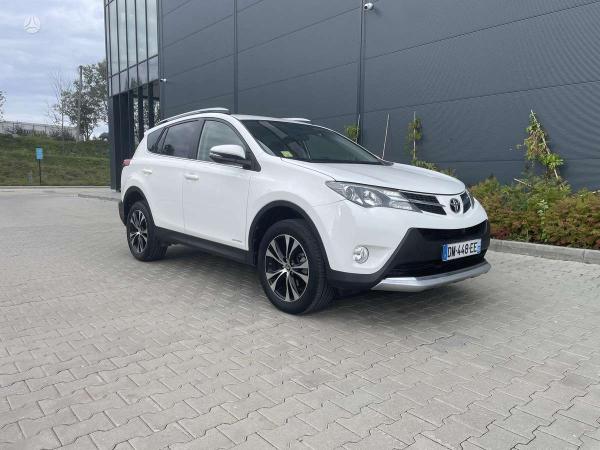 White Toyota RAV4 2014 in Vilnius, with an engine capacity of 2.00 L and mileage of 157 thousand km for 10900 €, photo 3 on AUTOMOTO.COM.LV
