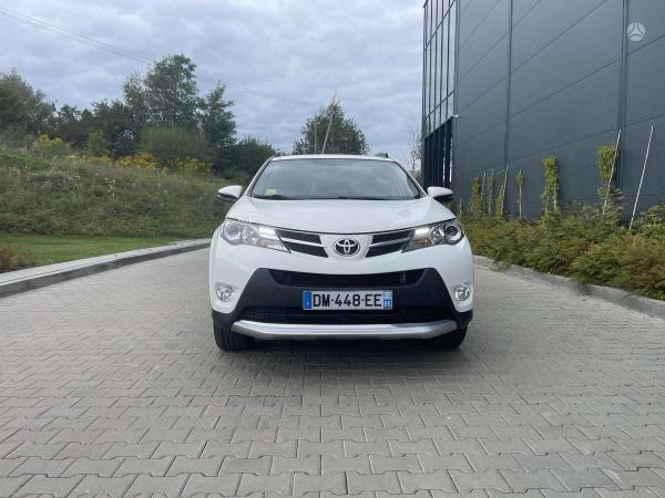 White Toyota RAV4 2014 in Vilnius, with an engine capacity of 2.00 L and mileage of 157 thousand km for 10900 €, photo 4 on AUTOMOTO.COM.LV
