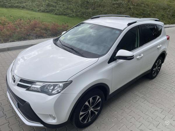 White Toyota RAV4 2014 in Vilnius, with an engine capacity of 2.00 L and mileage of 157 thousand km for 10900 €, photo 6 on AUTOMOTO.COM.LV