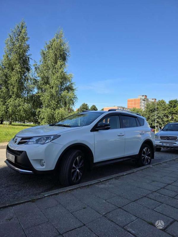 Тойота РАВ 4 2014 в Клайпеда на AUTOMOTO.COM.LV Белый Тойота РАВ 4 2014 в Клайпеда, объемом двигателя 2.20 л и пробегом 234 тыс. км за 10700 €, фото 4 на AUTOMOTO.COM.LV
