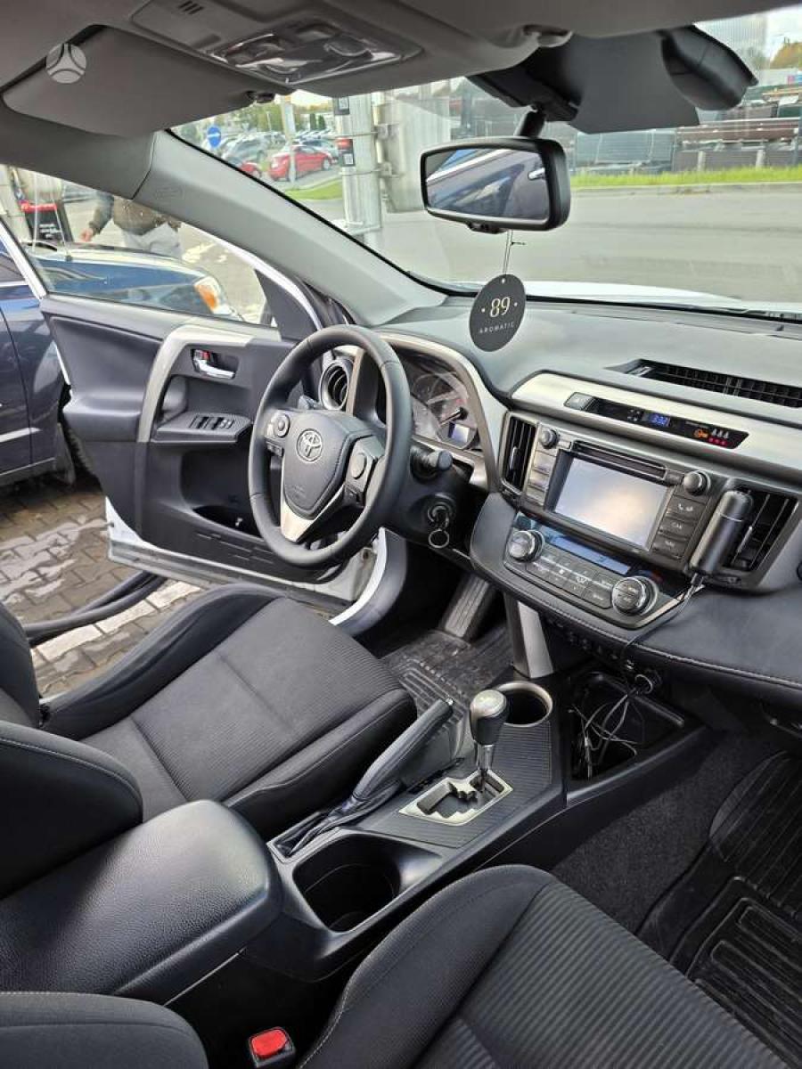 Белый Тойота РАВ 4 2014 в Клайпеда, объемом двигателя 2.20 л и пробегом 234 тыс. км за 10700 €, фото 16 на AUTOMOTO.COM.LV
