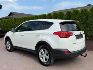 White Toyota RAV4 2014 in Utena, with an engine capacity of 2.00 L and mileage of 270 thousand km for 9700 €, photo 4 on AUTOMOTO.COM.LV