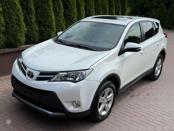 Toyota RAV4 2014 in Utena on AUTOMOTO.COM.LV White Toyota RAV4 2014 in Utena, with an engine capacity of 2.00 L and mileage of 270 thousand km for 9700 €, photo 7 on AUTOMOTO.COM.LV