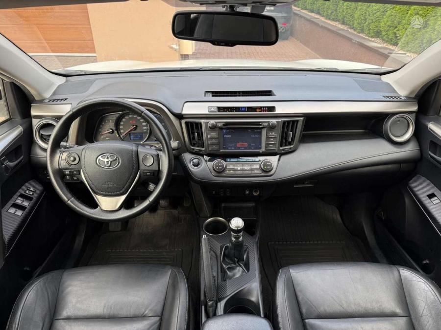 White Toyota RAV4 2014 in Utena, with an engine capacity of 2.00 L and mileage of 270 thousand km for 9700 €, photo 11 on AUTOMOTO.COM.LV
