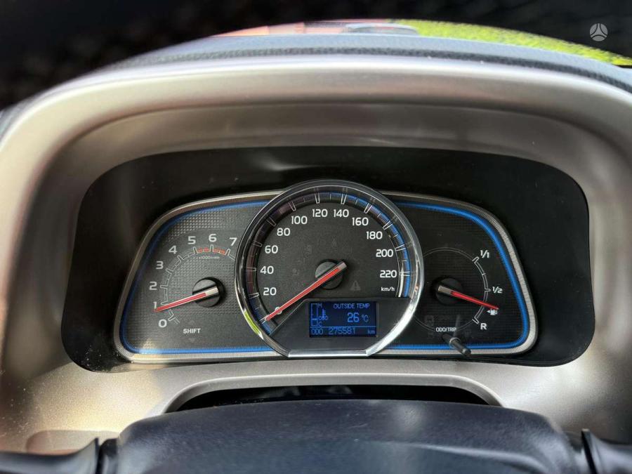 White Toyota RAV4 2014 in Utena, with an engine capacity of 2.00 L and mileage of 270 thousand km for 9700 €, photo 16 on AUTOMOTO.COM.LV