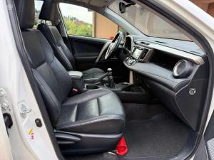White Toyota RAV4 2014 in Utena, with an engine capacity of 2.00 L and mileage of 270 thousand km for 9700 €, photo 20 on AUTOMOTO.COM.LV