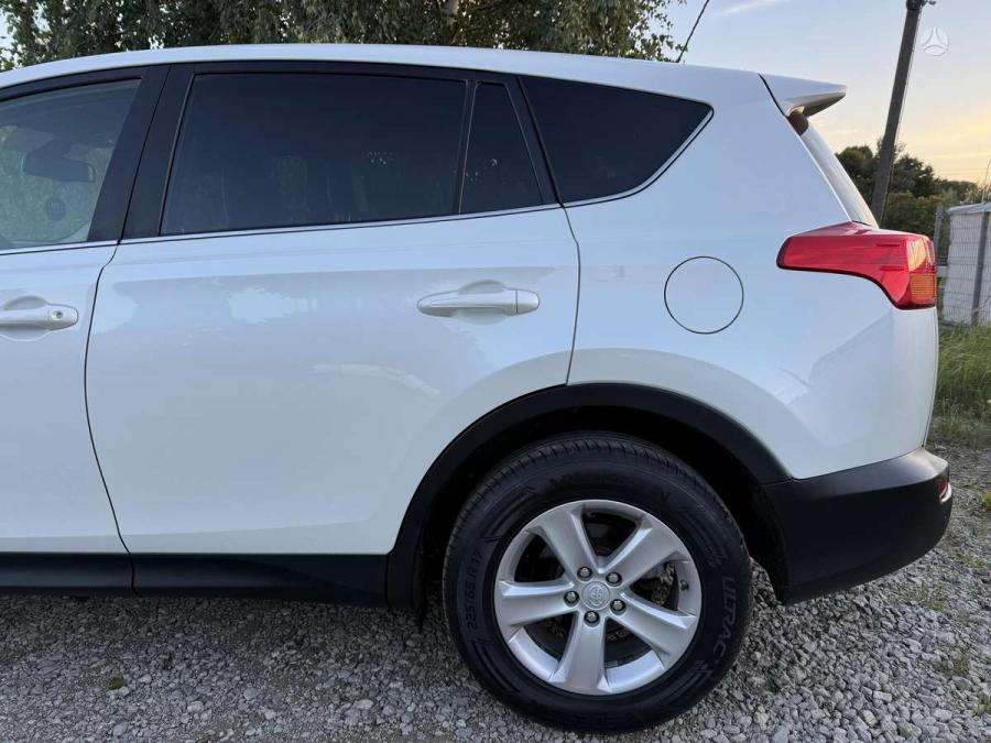 Balts Toyota RAV4 2014 Šauļi, ar dzinēja tilpumu 2.00 L un nobraukumu 292 tūkst. km par 12950 €, foto 15 vietnē AUTOMOTO.COM.LV