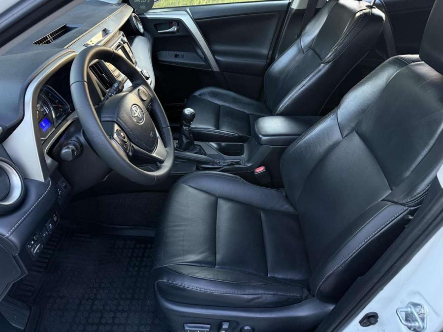 Balts Toyota RAV4 2014 Šauļi, ar dzinēja tilpumu 2.00 L un nobraukumu 292 tūkst. km par 12950 €, foto 18 vietnē AUTOMOTO.COM.LV