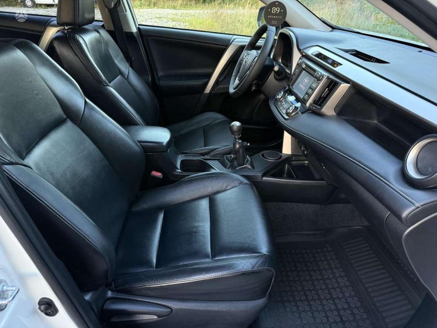 Balts Toyota RAV4 2014 Šauļi, ar dzinēja tilpumu 2.00 L un nobraukumu 292 tūkst. km par 12950 €, foto 23 vietnē AUTOMOTO.COM.LV
