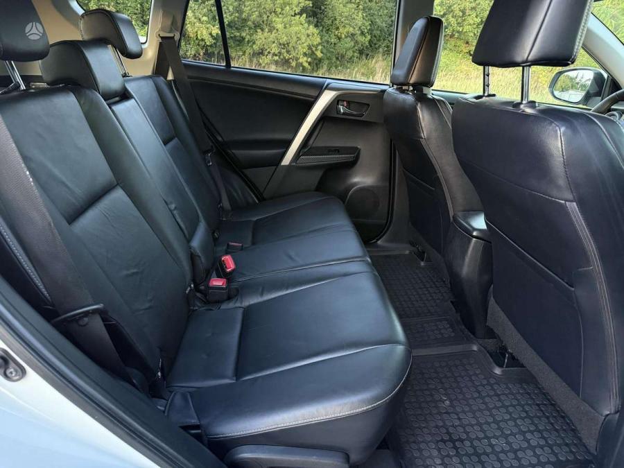 Balts Toyota RAV4 2014 Šauļi, ar dzinēja tilpumu 2.00 L un nobraukumu 292 tūkst. km par 12950 €, foto 27 vietnē AUTOMOTO.COM.LV