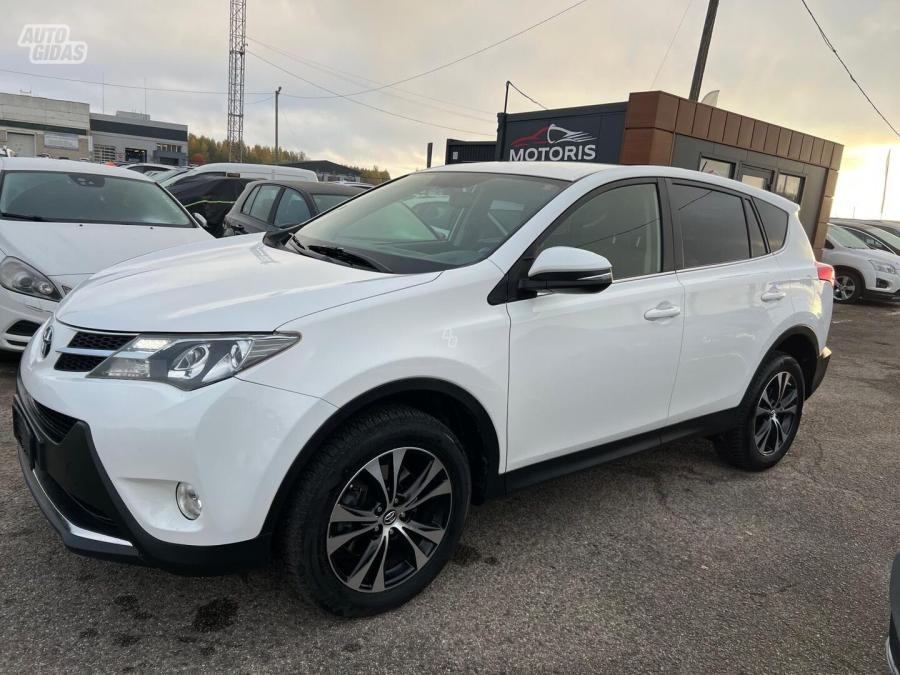 White Toyota RAV4 2014 in Panevezys, with an engine capacity of 2.20 L and mileage of 150 thousand km for 11600 €, photo 1 on AUTOMOTO.COM.LV