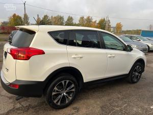 White Toyota RAV4 2014 in Panevezys, with an engine capacity of 2.20 L and mileage of 150 thousand km for 11600 €, photo 5 on AUTOMOTO.COM.LV