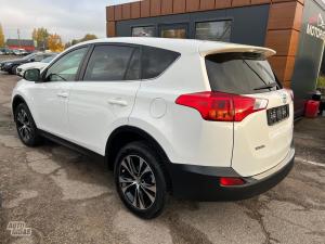 White Toyota RAV4 2014 in Panevezys, with an engine capacity of 2.20 L and mileage of 150 thousand km for 11600 €, photo 6 on AUTOMOTO.COM.LV