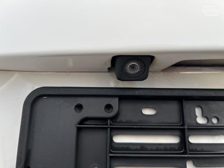 White Toyota RAV4 2014 in Panevezys, with an engine capacity of 2.20 L and mileage of 150 thousand km for 11600 €, photo 9 on AUTOMOTO.COM.LV