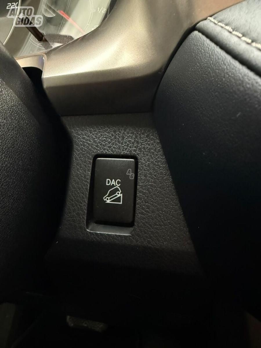 White Toyota RAV4 2014 in Panevezys, with an engine capacity of 2.20 L and mileage of 150 thousand km for 11600 €, photo 18 on AUTOMOTO.COM.LV