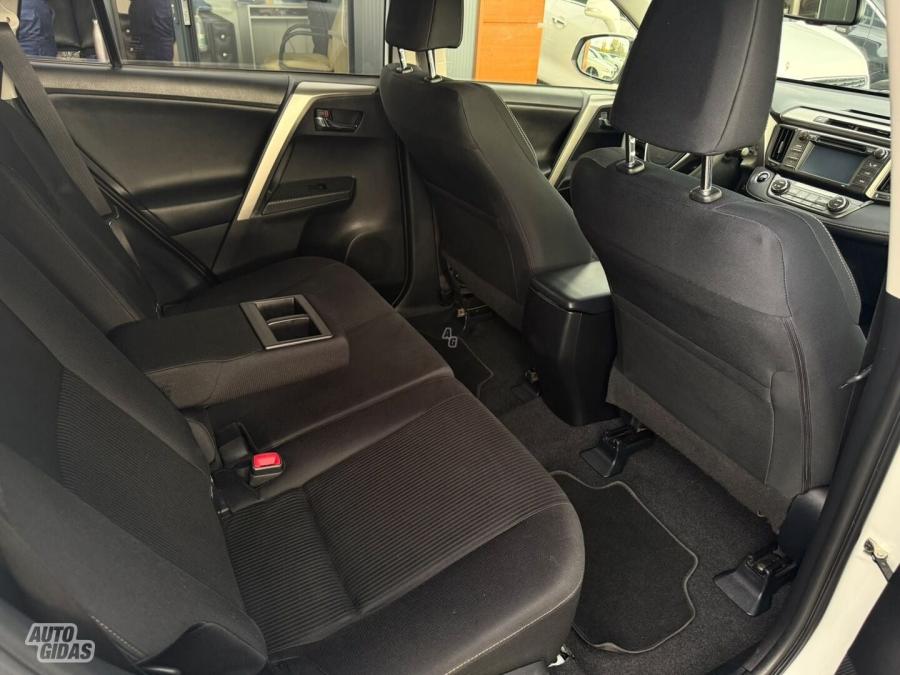 White Toyota RAV4 2014 in Panevezys, with an engine capacity of 2.20 L and mileage of 150 thousand km for 11600 €, photo 22 on AUTOMOTO.COM.LV