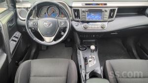 White Toyota RAV4 2015 in Riga, with an engine capacity of 2.00 L and mileage of 226 thousand km for 24957 €, photo 4 on AUTOMOTO.COM.LV