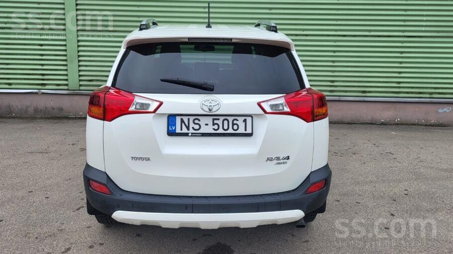 White Toyota RAV4 2015 in Riga, with an engine capacity of 2.00 L and mileage of 226 thousand km for 24957 €, photo 13 on AUTOMOTO.COM.LV