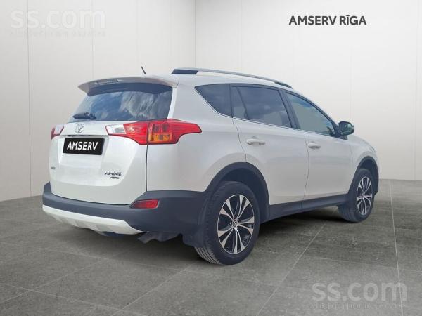 White Toyota RAV4 2015 in Riga, with an engine capacity of 2.00 L and mileage of 189 thousand km for 13500 €, photo 2 on AUTOMOTO.COM.LV