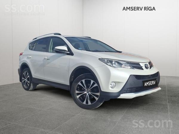 White Toyota RAV4 2015 in Riga, with an engine capacity of 2.00 L and mileage of 189 thousand km for 13500 €, photo 3 on AUTOMOTO.COM.LV