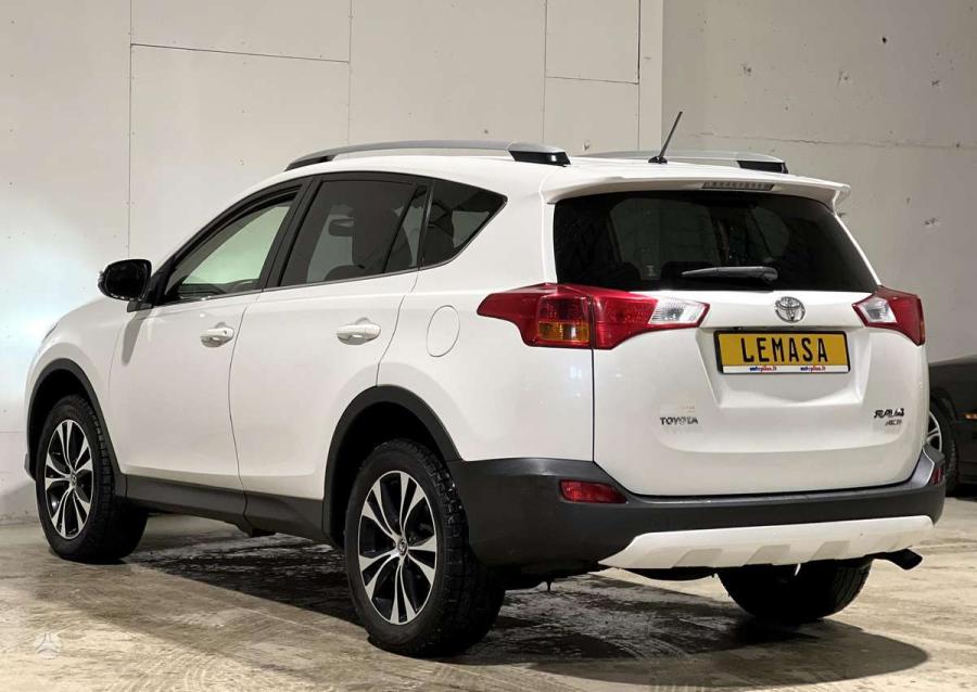 White Toyota RAV4 2015 in Klaipeda, with an engine capacity of 1.99 L and mileage of 141 thousand km for 13990 €, photo 23 on AUTOMOTO.COM.LV
