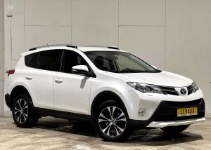 White Toyota RAV4 2015 in Klaipeda, with an engine capacity of 1.99 L and mileage of 141 thousand km for 13990 €, photo 26 on AUTOMOTO.COM.LV