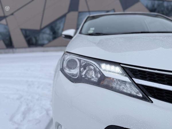 White Toyota RAV4 2015 in Siauliai, with an engine capacity of 2.20 L and mileage of 234 thousand km for 10200 €, photo 4 on AUTOMOTO.COM.LV