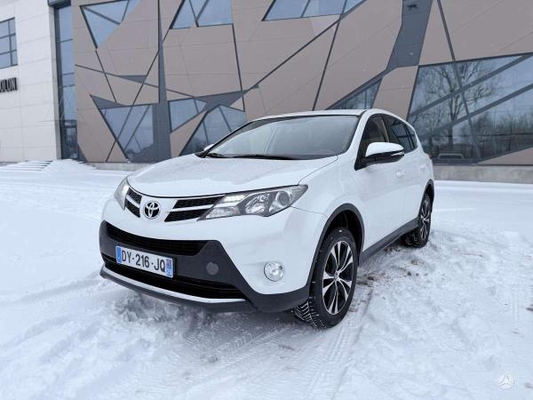 White Toyota RAV4 2015 in Siauliai, with an engine capacity of 2.20 L and mileage of 234 thousand km for 10200 €, photo 5 on AUTOMOTO.COM.LV