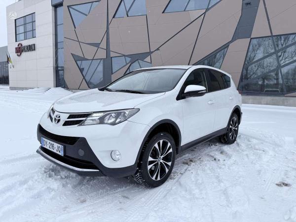 White Toyota RAV4 2015 in Siauliai, with an engine capacity of 2.20 L and mileage of 234 thousand km for 10200 €, photo 6 on AUTOMOTO.COM.LV