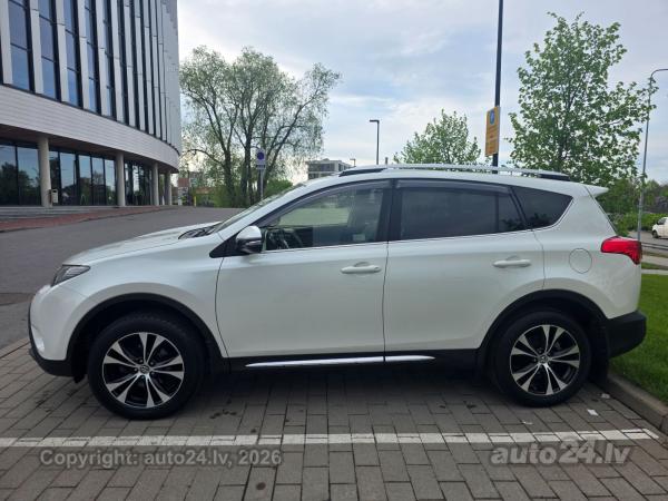 Balts Toyota RAV4 2015 Tallina, ar dzinēja tilpumu 2.00 L un nobraukumu 144 tūkst. km par 15990 €, foto 2 vietnē AUTOMOTO.COM.LV