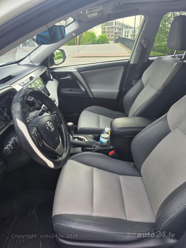 Balts Toyota RAV4 2015 Tallina, ar dzinēja tilpumu 2.00 L un nobraukumu 144 tūkst. km par 15990 €, foto 10 vietnē AUTOMOTO.COM.LV
