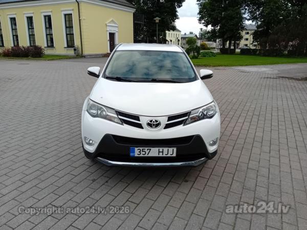 Balts Toyota RAV4 2015 Veru, ar dzinēja tilpumu 2.20 L un nobraukumu 213 tūkst. km par 11000 €, foto 2 vietnē AUTOMOTO.COM.LV