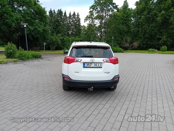 Balts Toyota RAV4 2015 Veru, ar dzinēja tilpumu 2.20 L un nobraukumu 213 tūkst. km par 11000 €, foto 6 vietnē AUTOMOTO.COM.LV