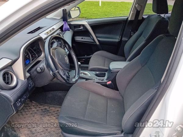 Balts Toyota RAV4 2015 Veru, ar dzinēja tilpumu 2.20 L un nobraukumu 213 tūkst. km par 11000 €, foto 8 vietnē AUTOMOTO.COM.LV
