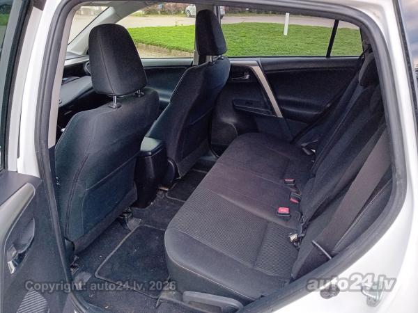Balts Toyota RAV4 2015 Veru, ar dzinēja tilpumu 2.20 L un nobraukumu 213 tūkst. km par 11000 €, foto 9 vietnē AUTOMOTO.COM.LV
