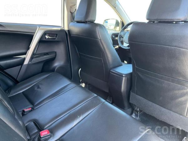 White Toyota RAV4 2015 in Riga, with an engine capacity of 2.00 L and mileage of 169 thousand km for 15990 €, photo 7 on AUTOMOTO.COM.LV