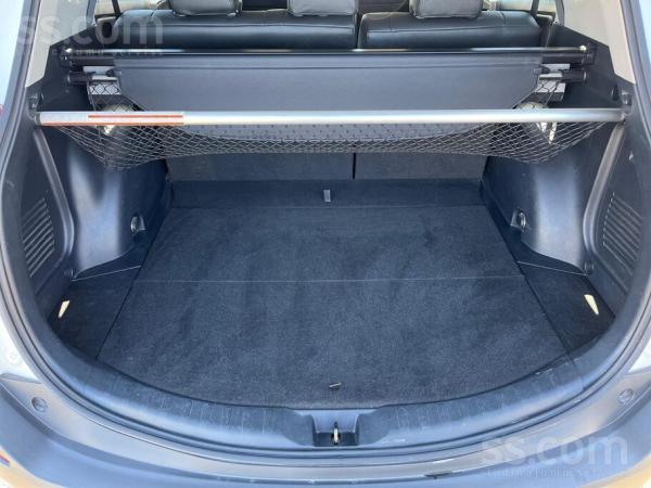 White Toyota RAV4 2015 in Riga, with an engine capacity of 2.00 L and mileage of 169 thousand km for 15990 €, photo 10 on AUTOMOTO.COM.LV