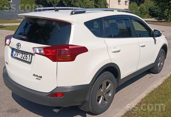White Toyota RAV4 2015 in Riga, with an engine capacity of 2.00 L and mileage of 155 thousand km for 13100 €, photo 3 on AUTOMOTO.COM.LV