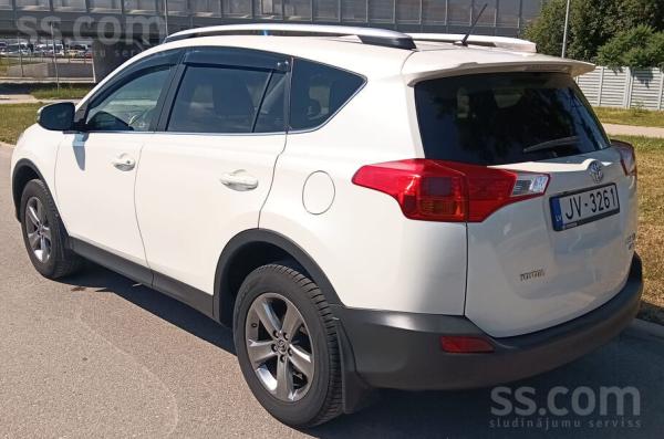 White Toyota RAV4 2015 in Riga, with an engine capacity of 2.00 L and mileage of 155 thousand km for 13100 €, photo 4 on AUTOMOTO.COM.LV