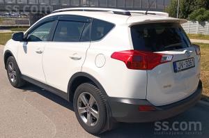 Balts Toyota RAV4 2015 Rīga, ar dzinēja tilpumu 2.00 L un nobraukumu 155 tūkst. km par 13100 €, foto 5 vietnē AUTOMOTO.COM.LV