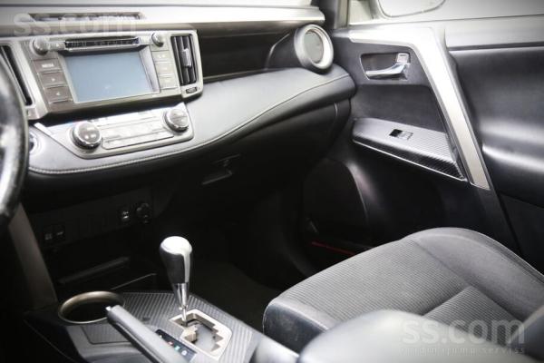 Balts Toyota RAV4 2015 Rīga, ar dzinēja tilpumu 2.20 L un nobraukumu 186 tūkst. km par 12495 €, foto 10 vietnē AUTOMOTO.COM.LV
