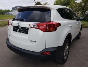 White Toyota RAV4 2015 in Siauliai, with an engine capacity of 2.00 L and mileage of 300 thousand km for 7700 €, photo 4 on AUTOMOTO.COM.LV