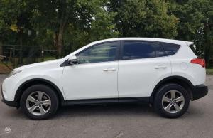 White Toyota RAV4 2015 in Siauliai, with an engine capacity of 2.00 L and mileage of 300 thousand km for 7700 €, photo 7 on AUTOMOTO.COM.LV